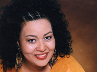 SECULT - Projeto "Verão no Theatro"apresenta cantora Cyara